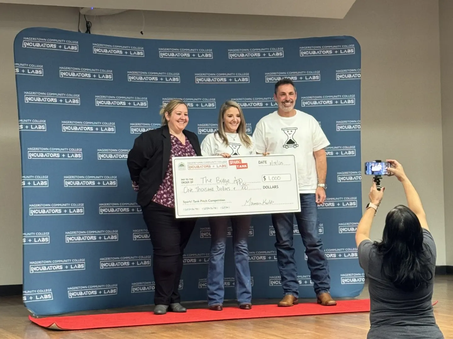 Budge App Wins $1,000 at the HCC Spark! Tank Competition - iWAT